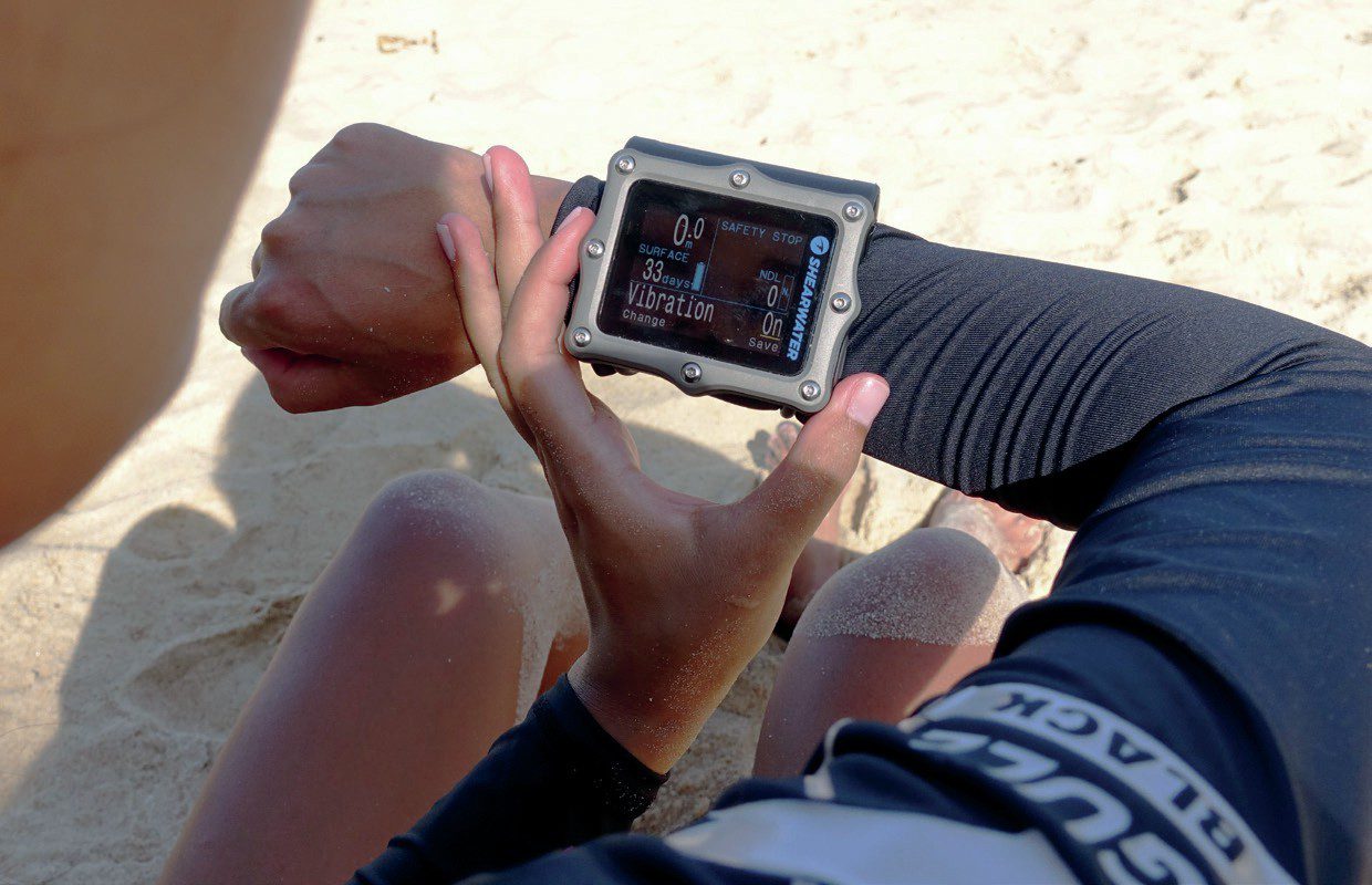 Shearwater Perdix 2: Rugged, Adaptable Dive Computers